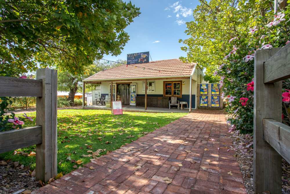 The Bottle Shop - Caves House Hotel